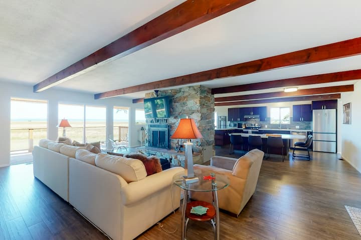 Spacious 3br Bayview Dog Friendly | Balcony - Westport