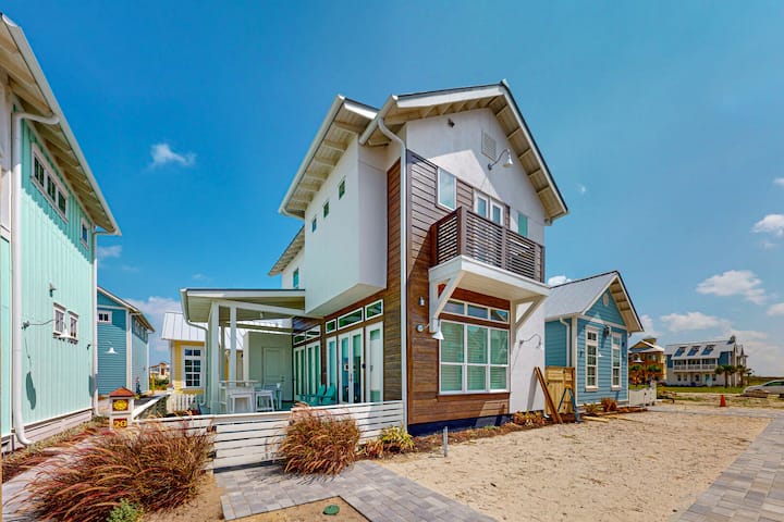 Pet Friendly, Resort Pools, Golf Cart Boardwalk - Port Aransas, TX