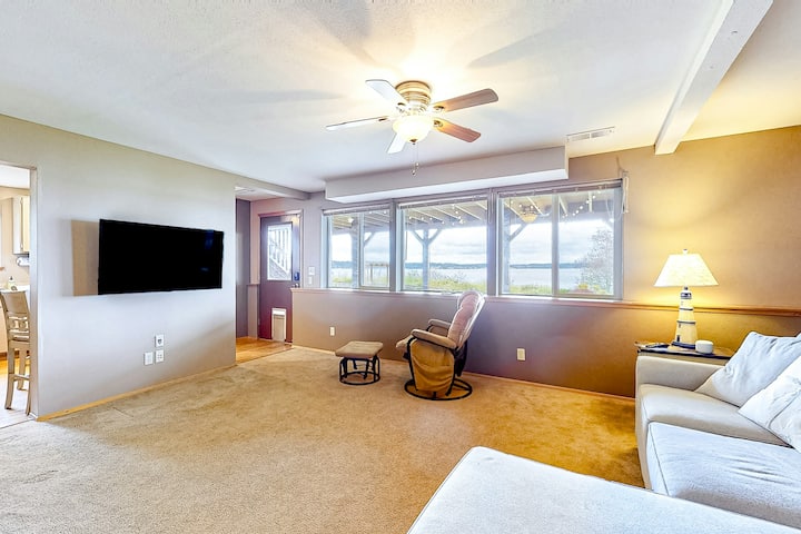 1br With Fireplace And Puget Sound/mt. Baker Views - Port Ludlow, WA