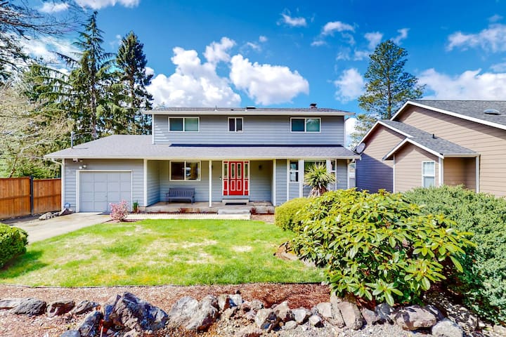 4br Dog-friendly With Water Views & Deck - Shelton, WA