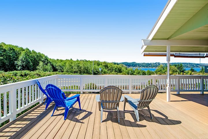 2br Bayview Whidbey Island | Fireplace - Freeland, WA
