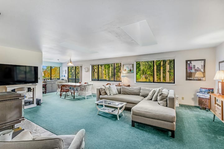 3br Waterview | Fireplace | Balcony - Kitsap Memorial State Park, Poulsbo