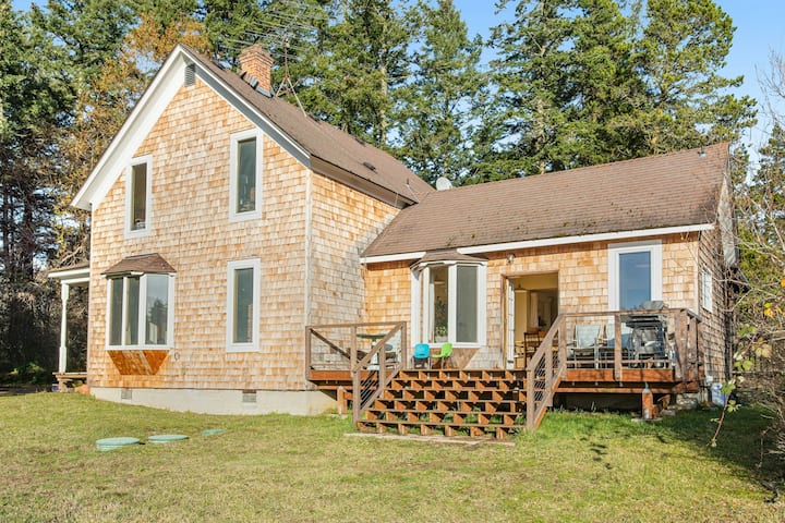 Walk To Town 3br Bayview | Deck | W/d - Lopez Island, WA