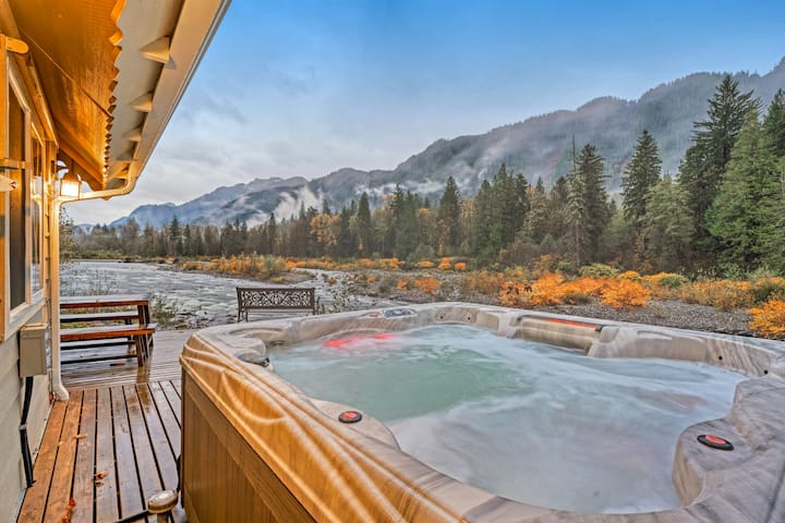 Upgraded 3br Riverfront | Hot Tub | Woodstove - Gold Bar, WA