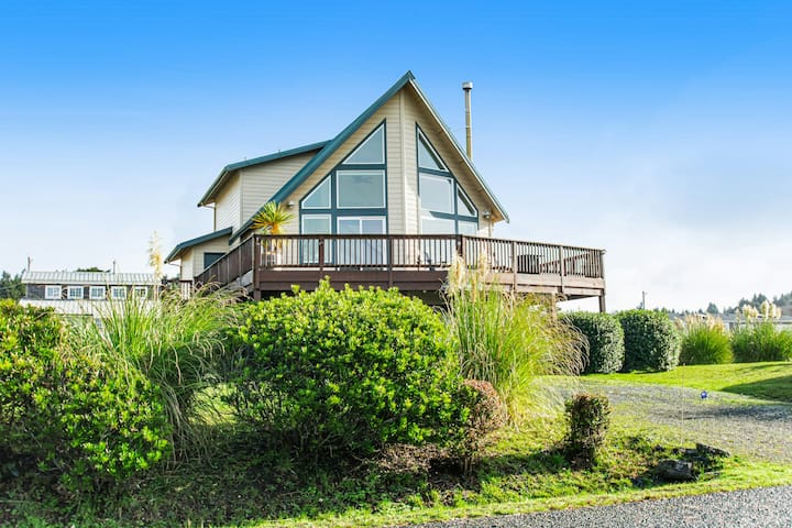 Spacious 3br Oceanfront | Hot Tub | Sauna - Pacific Beach, WA