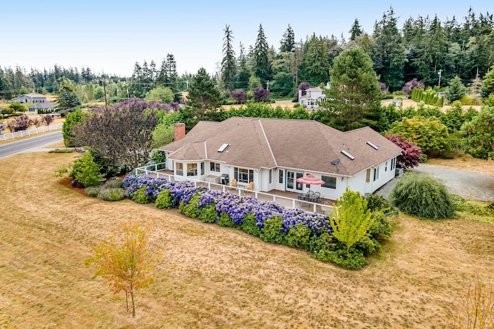 Updated 4br Oceanview | Fireplace | Balcony - Camano Island, WA