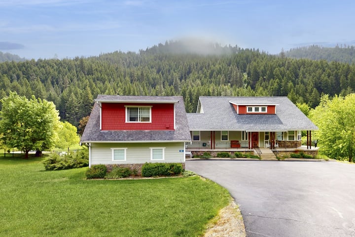 Spacious 4br On 2 Acres With Deck & Jetted Tub - Leavenworth, WA