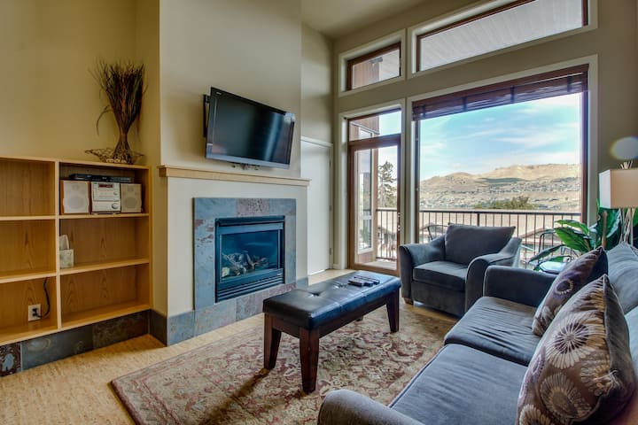 Luxurious 2br | Balcony | Pool | Hot Tub - Lake Chelan, WA