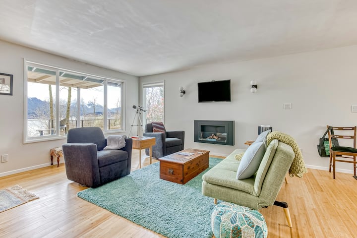 3br River-view Home With Decks, Fireplace & W/d - Carson, WA