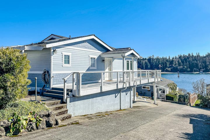 Centrally Located 2br Oceanview | Fireplace - Poulsbo, WA