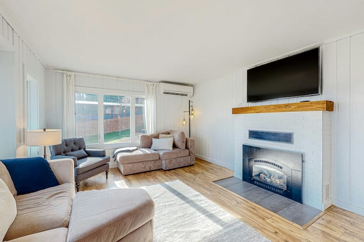 3bd Historic Home With Beach Access And A Hot Tub - Freeland, WA