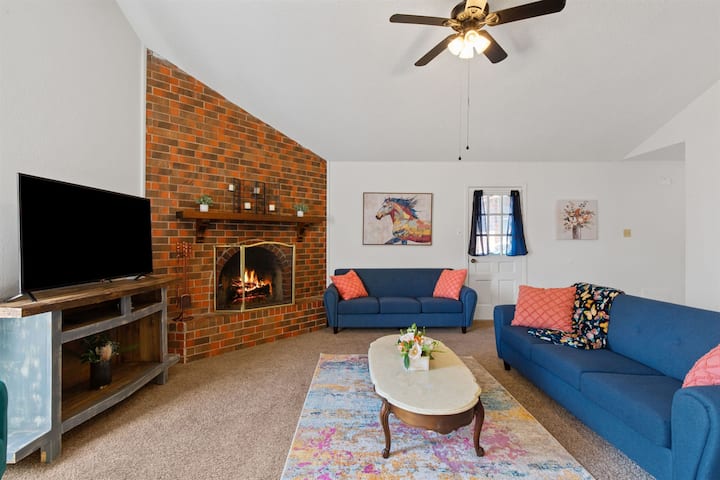 Spacious Home ※ King Bed ※ Near Acu - Abilene, TX