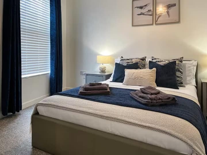 Modern Flat On Ilfracombe High St, Sleeps 4. - Hele Bay