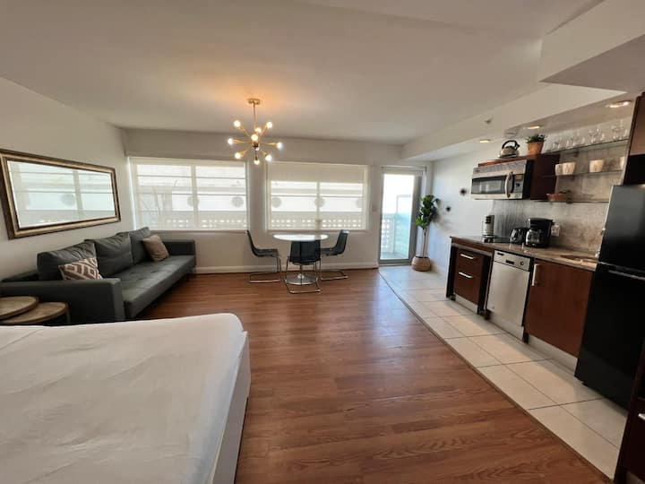 Ocean Drive Studio W/ Rooftop Pool, Prime Location - 사우스 비치