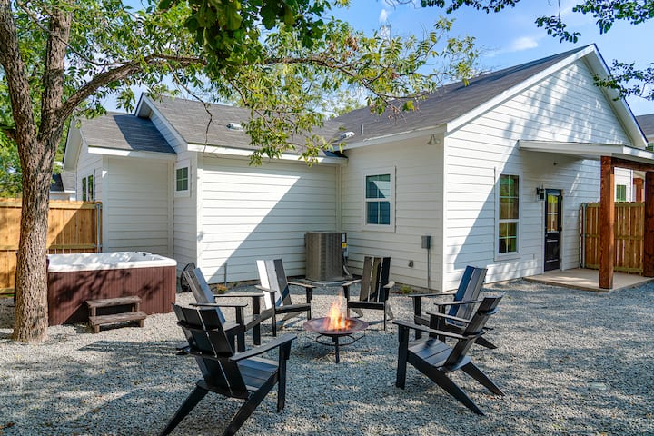 The Malbec: 3 Blocks To Main St W/hot-tub+firepit! - Fredericksburg, TX
