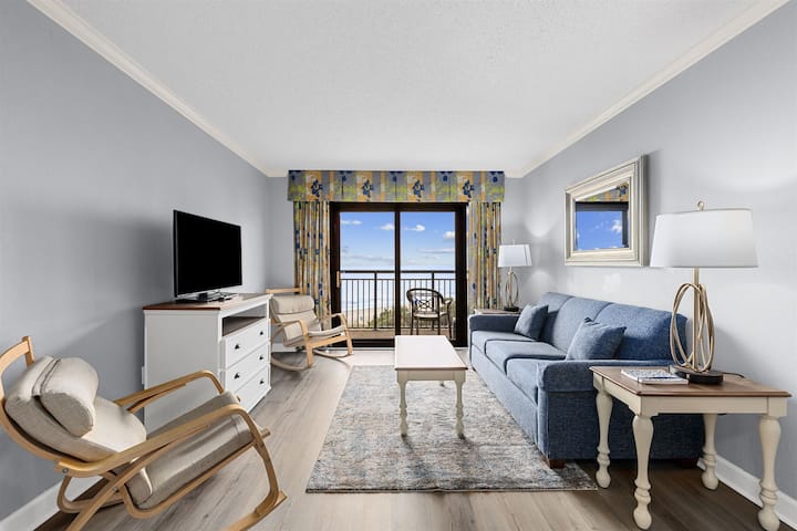 Stunning Beachfront Retreat! Steps From Beach - Myrtle Beach, SC