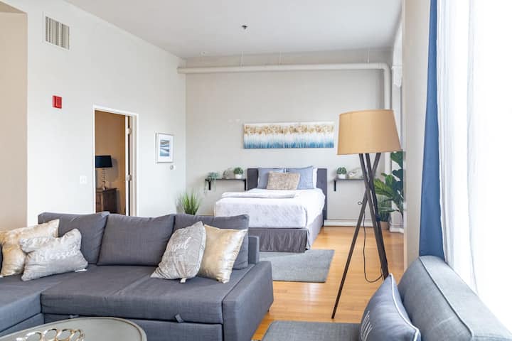 Loft Suite -3 Beds W Parking Top Floor -700sf #402 - Point Loma - San Diego