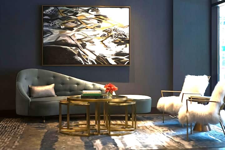Elegance Meets Convenience! Pet-friendly Property! - Chicago, IL