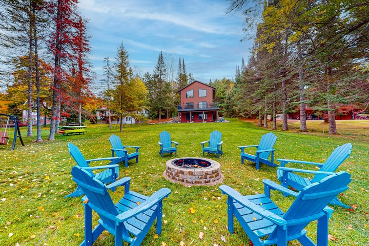 5br With Large Yard, Private Dock, Deck, & Firepit - Eagle River, WI