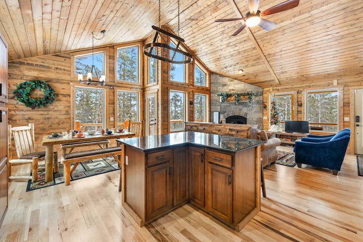 Secluded Cabin | Wildlife Views, Wrap Deck - Alma, CO