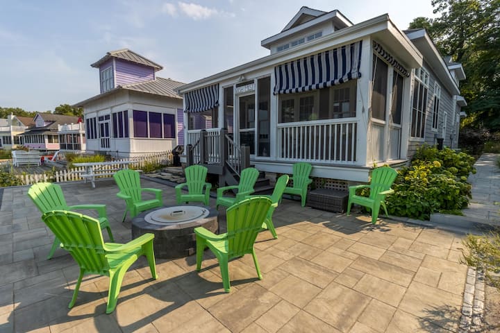 Lakefront Beachwalk Resort - Patio On The Water - Michigan City, IN