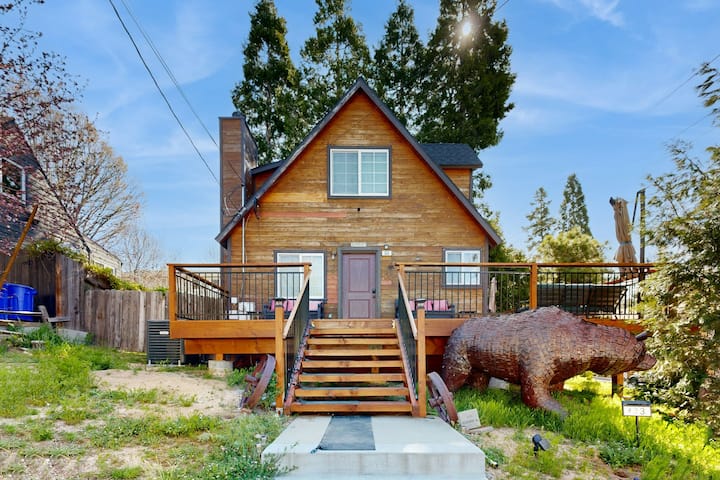 Mountain-view 2br With Fireplace & Outdoor Space - Lake Arrowhead, CA