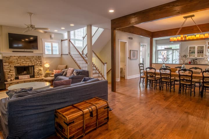 Starry Nights At Beachwalk • Sleeps 18 By Lake Mic - Beverly Shores, IN