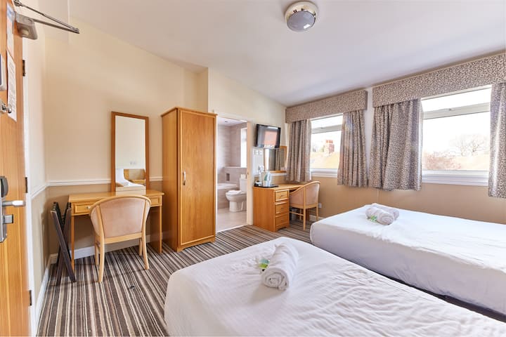 Properties Unique | Dene Rooms Twin 30 - Newcastle upon Tyne