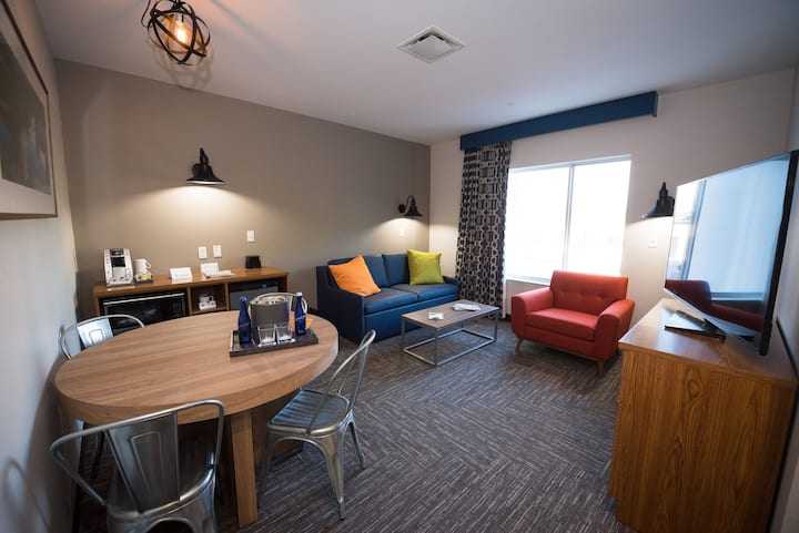 Splashy Fun And Relaxation! 2 Suites W/ Balconies! - Monticello