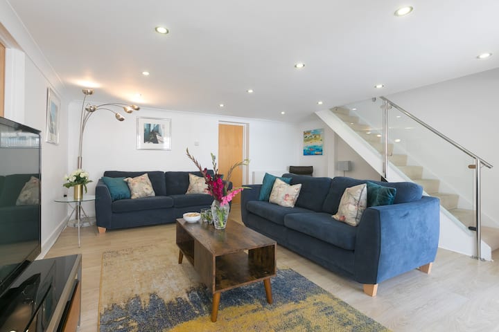 Carvean – Sleeps 6 – Dog Friendly – Outside Area - Carbis Bay Beach