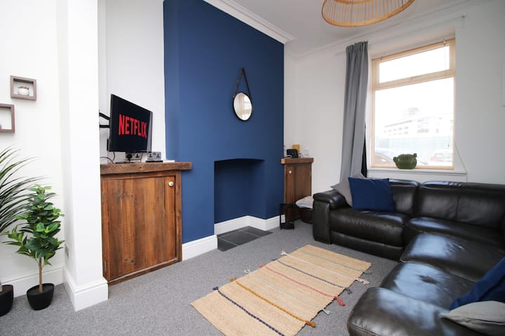 >Central Cardiff 3 Bedroom Home< - Cardiff