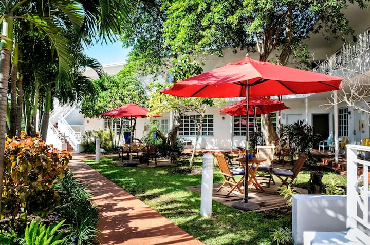 Family Beach Escape | 2br W/ Pool & Kitchen - Miami Beach, FL