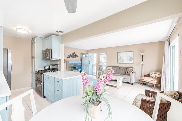 Steps To Sand | Remodeled Interior | Sunny Balcony - Newport Beach, CA