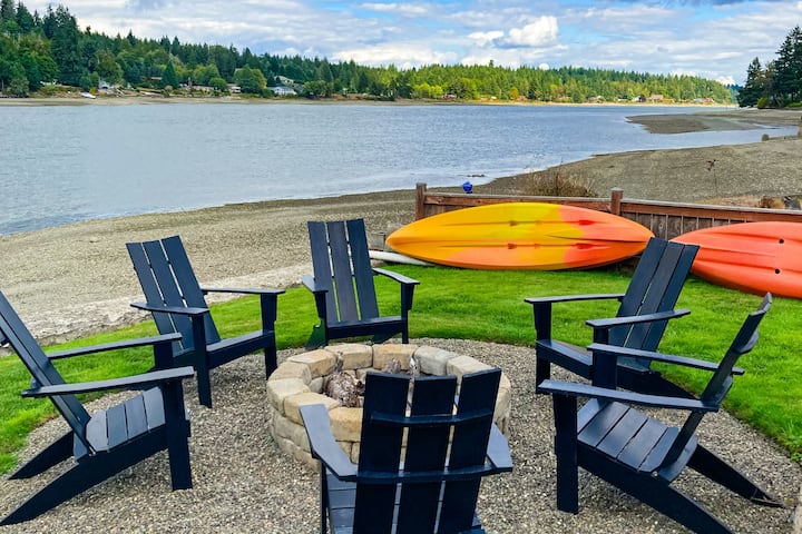 Waterfront Home With Private Beach, Kayaks, Views - Shelton, WA