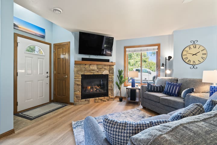 Pool And Walking Distance To Bars And Restaurants! - Baileys Harbor, WI