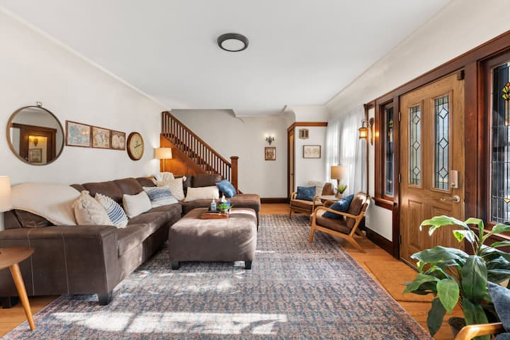 Large 6 Br House | Bay View, Mke - Milwaukee