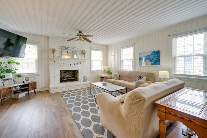 Carolina Beach Home W/ Private Deck: Walk To Shore