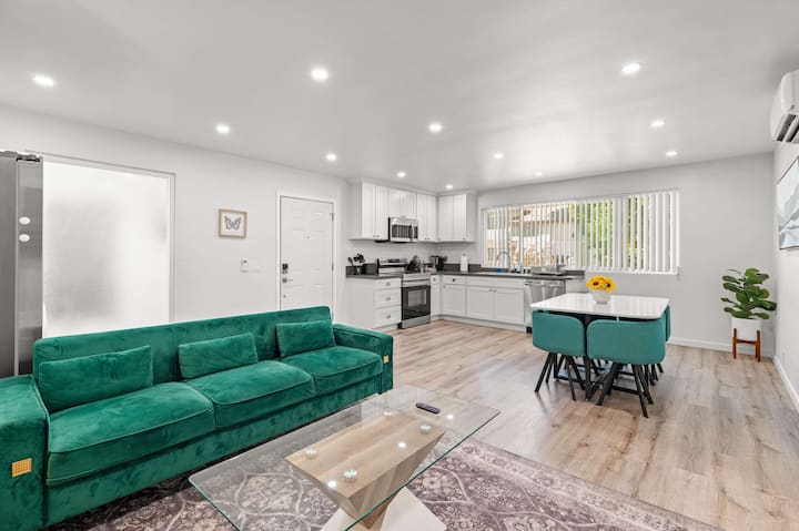 Stylish Modern Retreat Near La Top Attractions #5 - Altadena, CA