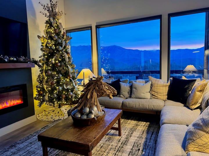 Luxury Escape, Indoor Pool, Panoramic Views, Near - Gatlinburg, TN