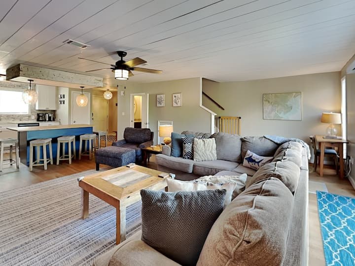 Bulldawg Beach Bunker - Small Dog Friendly - Tybee Island