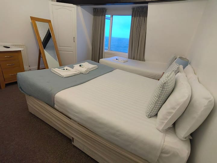 Family Ensuite Sea View - Cardigan Bay Guest House - Aberystwyth