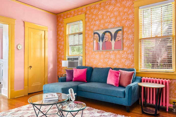 Dolly House Retreat • Southern Glam Escape - Tennessee