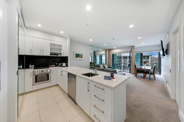 Luxurious & Spacious Living W/ Breathtaking Views - Auckland