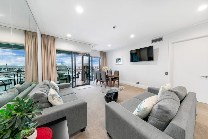 Sophisticated Spacious Apt W/stunning Harbour View - Auckland