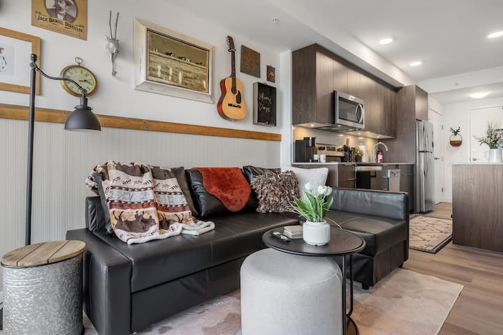 New! Howdy! 1br Western Theme W Rooftop Patio, Ac - Calgary
