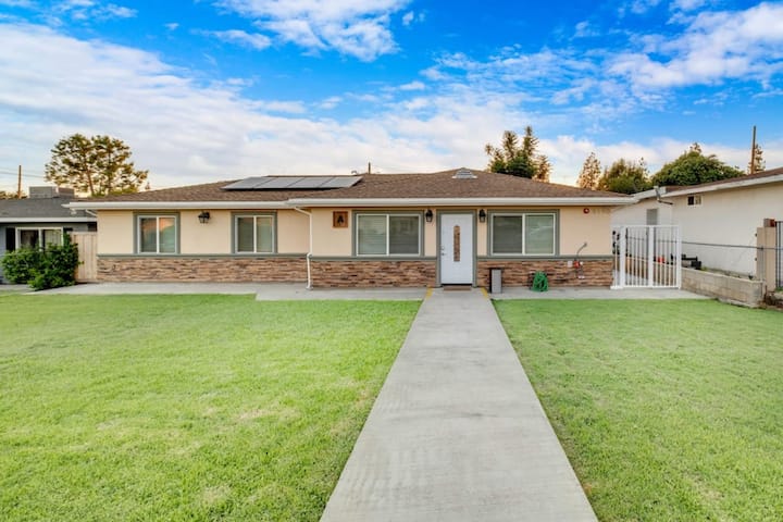 Lux & Oasis,   Near Claremont Colleges / Ont - Claremont, CA