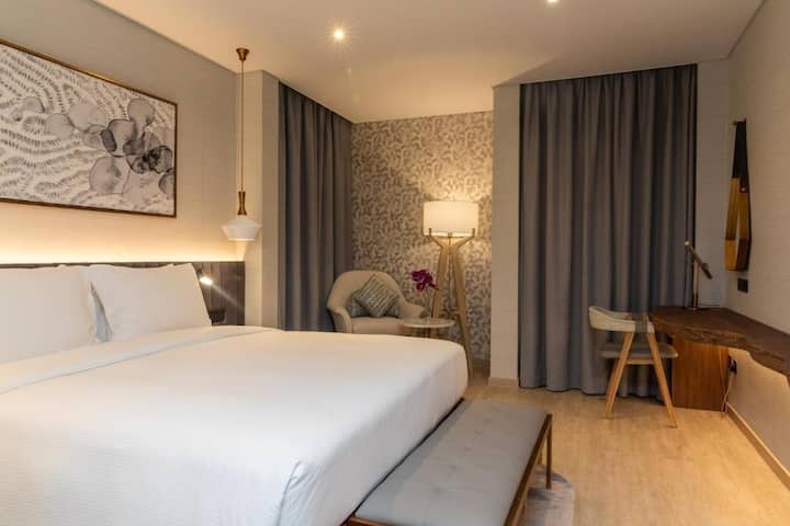 Superior Room Near Corniche Beach - Abu Dhabi