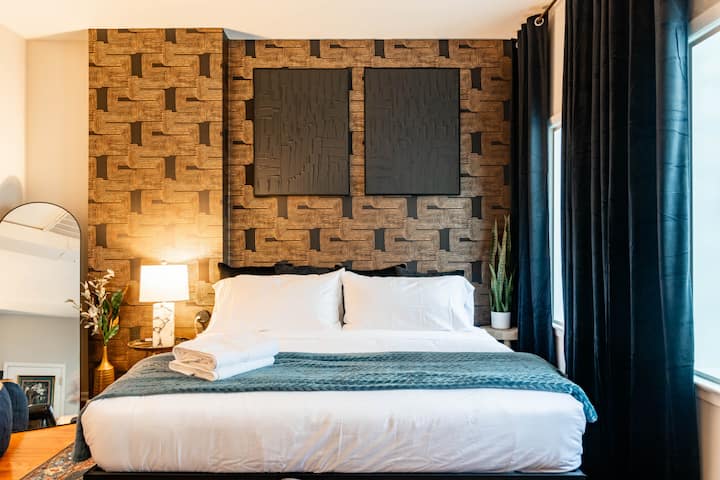 Lux King Bed Studio - Ann Arbor, MI