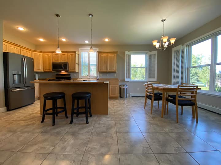 Blissful Bozeman Retreat - Bozeman, MT