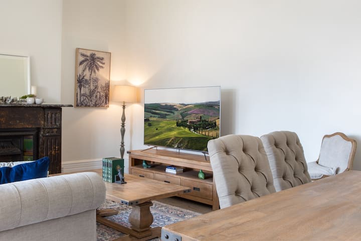 Central 2-bed Apartment With Private Parking - ストラスフィールド